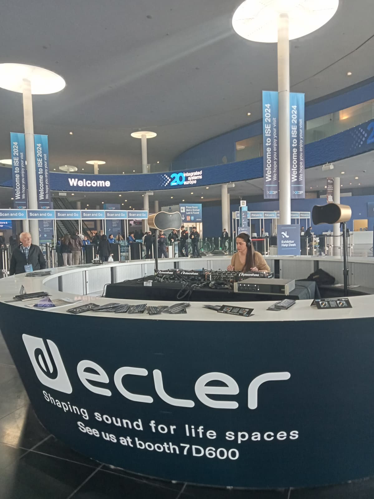 VIDA-16Q - Ecler Pro Audio